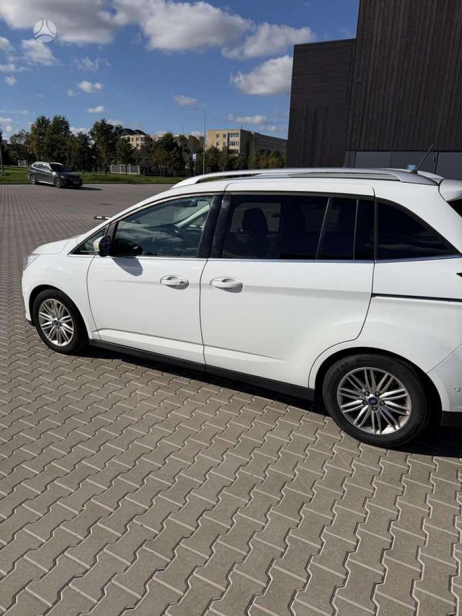 White Ford Grand C-MAX 2018 in Siauliai, with an engine capacity of 1.00 L and mileage of 209 thousand km for 4600 €, photo 4 on AUTOMOTO.COM.LV