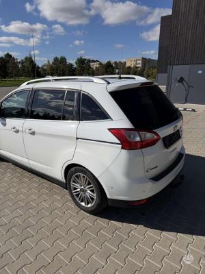 White Ford Grand C-MAX 2018 in Siauliai, with an engine capacity of 1.00 L and mileage of 209 thousand km for 4600 €, photo 5 on AUTOMOTO.COM.LV