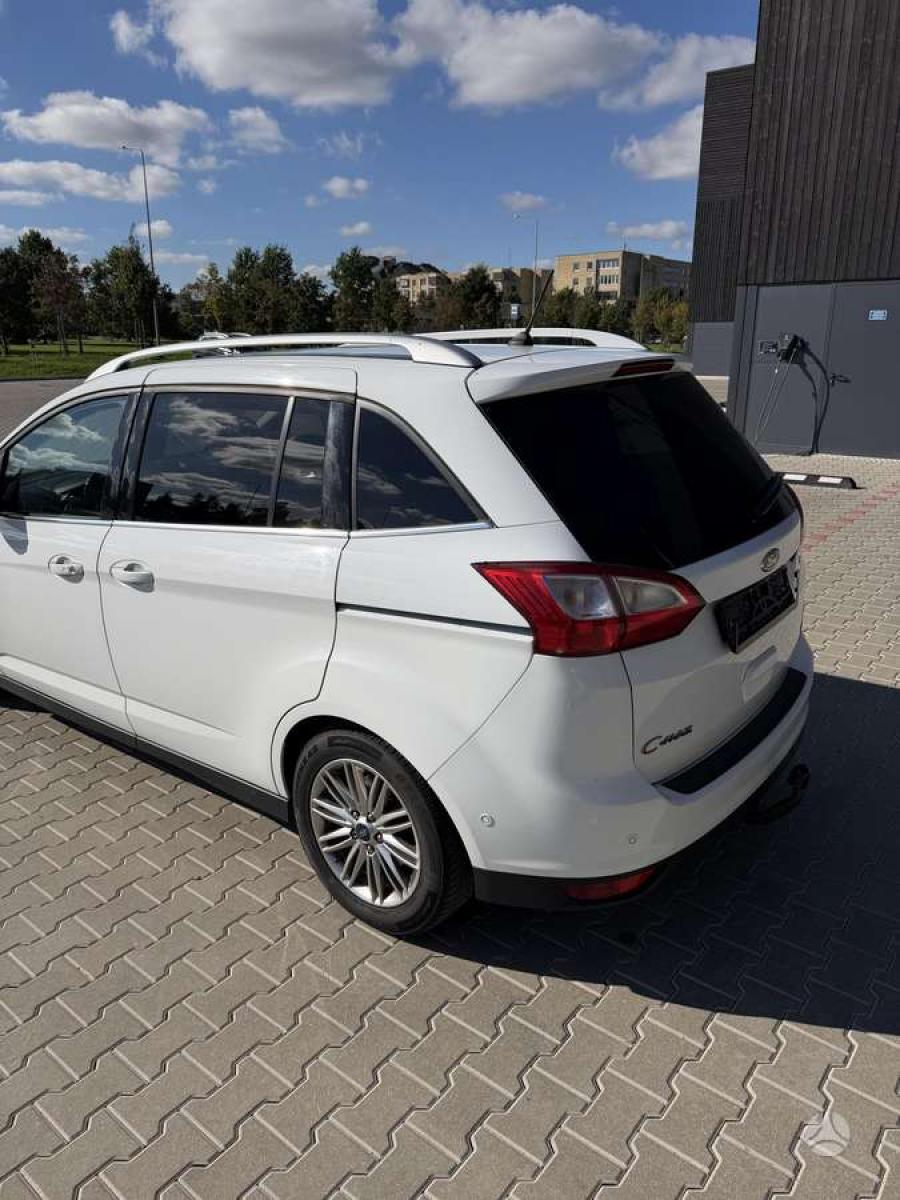 White Ford Grand C-MAX 2018 in Siauliai, with an engine capacity of 1.00 L and mileage of 209 thousand km for 4600 €, photo 5 on AUTOMOTO.COM.LV