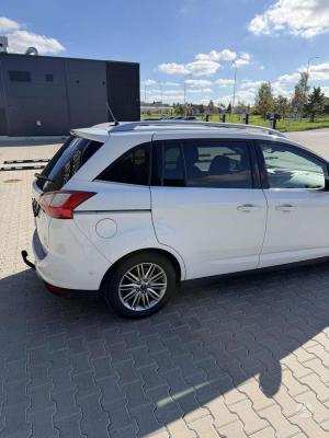White Ford Grand C-MAX 2018 in Siauliai, with an engine capacity of 1.00 L and mileage of 209 thousand km for 4600 €, photo 9 on AUTOMOTO.COM.LV