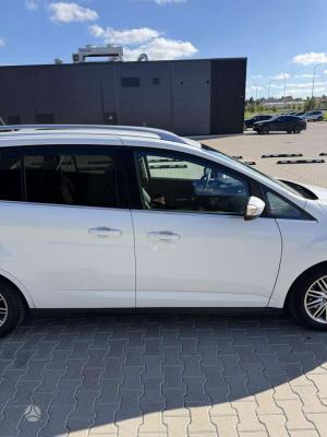White Ford Grand C-MAX 2018 in Siauliai, with an engine capacity of 1.00 L and mileage of 209 thousand km for 4600 €, photo 11 on AUTOMOTO.COM.LV