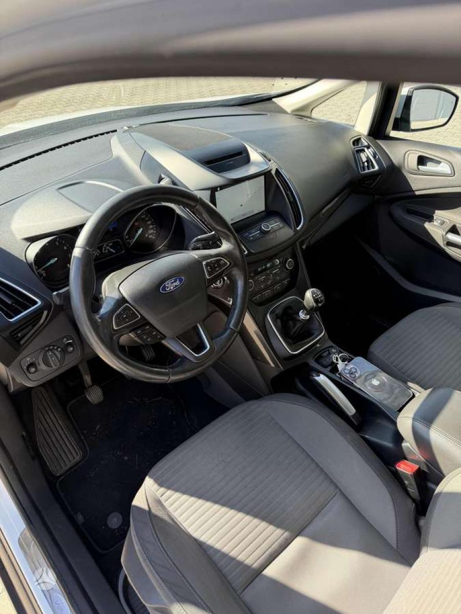 White Ford Grand C-MAX 2018 in Siauliai, with an engine capacity of 1.00 L and mileage of 209 thousand km for 4600 €, photo 14 on AUTOMOTO.COM.LV