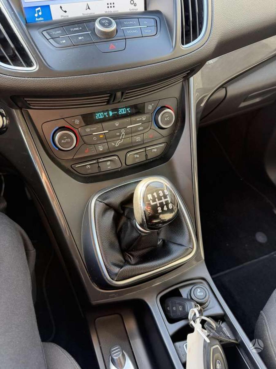 White Ford Grand C-MAX 2018 in Siauliai, with an engine capacity of 1.00 L and mileage of 209 thousand km for 4600 €, photo 17 on AUTOMOTO.COM.LV
