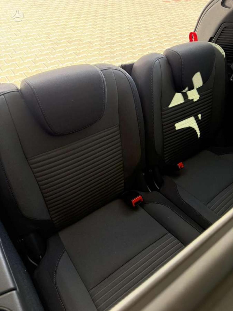 White Ford Grand C-MAX 2018 in Siauliai, with an engine capacity of 1.00 L and mileage of 209 thousand km for 4600 €, photo 20 on AUTOMOTO.COM.LV