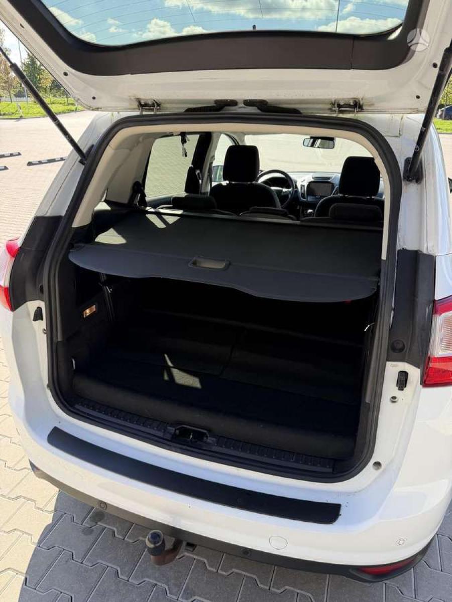 White Ford Grand C-MAX 2018 in Siauliai, with an engine capacity of 1.00 L and mileage of 209 thousand km for 4600 €, photo 22 on AUTOMOTO.COM.LV