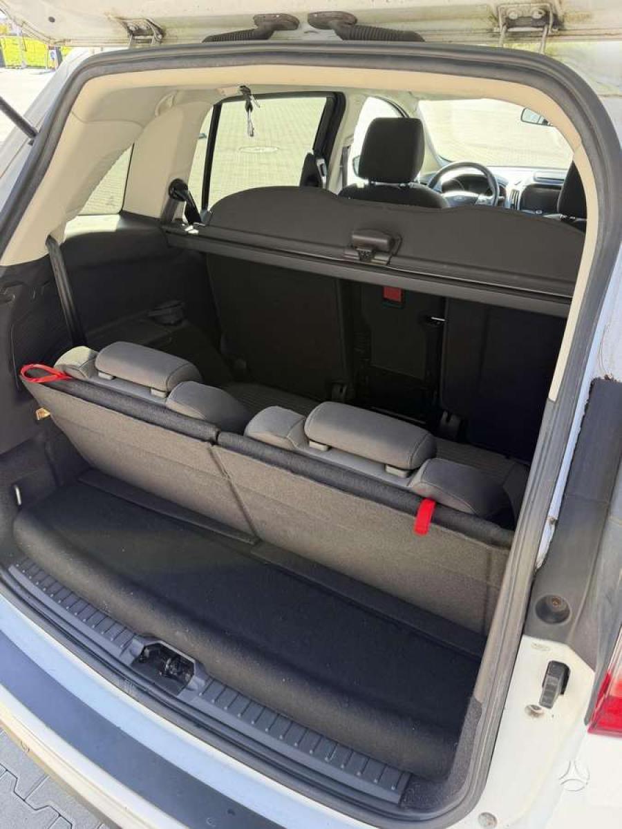 White Ford Grand C-MAX 2018 in Siauliai, with an engine capacity of 1.00 L and mileage of 209 thousand km for 4600 €, photo 23 on AUTOMOTO.COM.LV