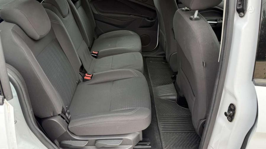 White Ford Grand C-MAX 2019 in Ukmerge, with an engine capacity of 1.50 L and mileage of 230 thousand km for 4300 €, photo 14 on AUTOMOTO.COM.LV