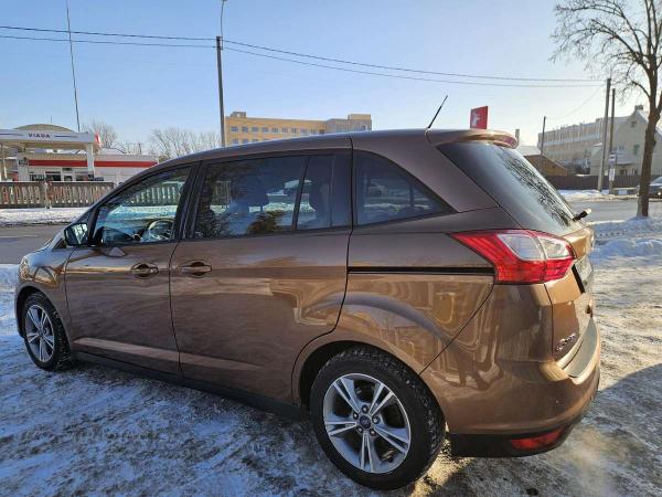 Yellow Ford Grand C-MAX 2014 in Siauliai, with an engine capacity of 1.00 L and mileage of 166 thousand km for 4450 €, photo 7 on AUTOMOTO.COM.LV