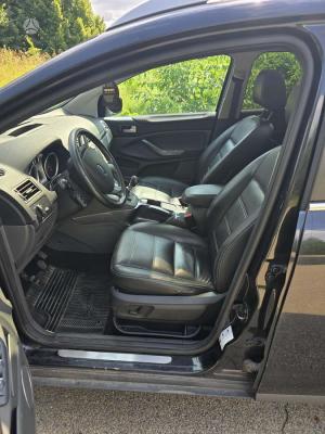 Black Ford Kuga 2008 in Panevezys, with an engine capacity of 2.00 L and mileage of 254 thousand km for 3600 €, photo 7 on AUTOMOTO.COM.LV