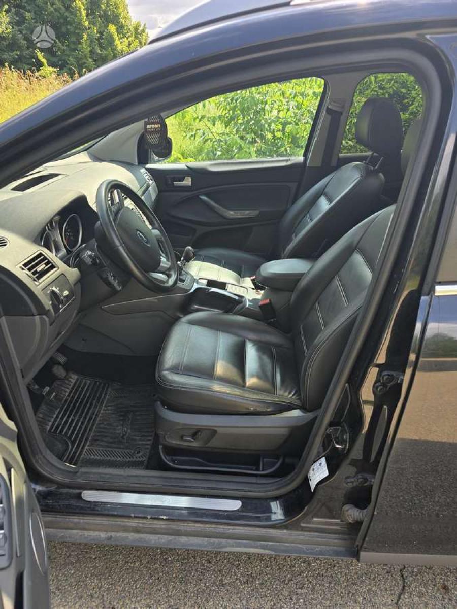 Black Ford Kuga 2008 in Panevezys, with an engine capacity of 2.00 L and mileage of 254 thousand km for 3600 €, photo 7 on AUTOMOTO.COM.LV