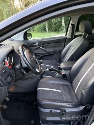 Black Ford Kuga 2008 in Riga, with an engine capacity of 2.00 L and mileage of 303 thousand km for 5500 €, photo 10 on AUTOMOTO.COM.LV