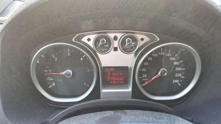 Black Ford Kuga 2008 in Vilnius, with an engine capacity of 2.00 L and mileage of 238 thousand km for 3200 €, photo 12 on AUTOMOTO.COM.LV