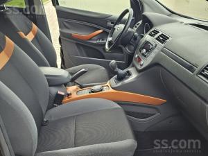 Black Ford Kuga 2008 in Riga, with an engine capacity of 2.00 L and mileage of 247 thousand km for 5470 €, photo 11 on AUTOMOTO.COM.LV
