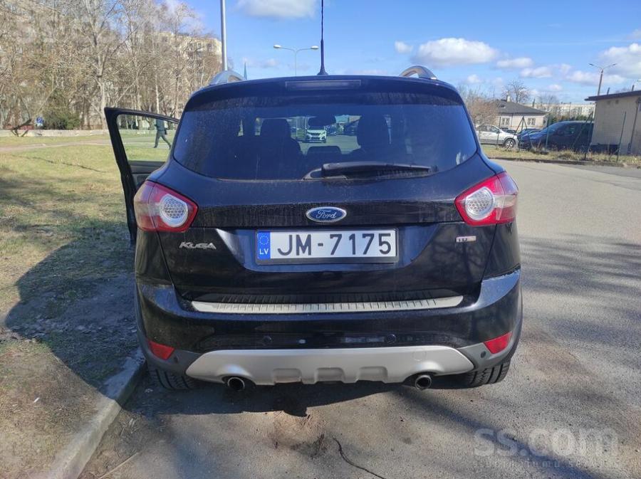 Melns Ford Kuga 2009 Rīga, ar dzinēja tilpumu 2.00 L un nobraukumu 197 tūkst. km par 6970 €, foto 1 vietnē AUTOMOTO.COM.LV