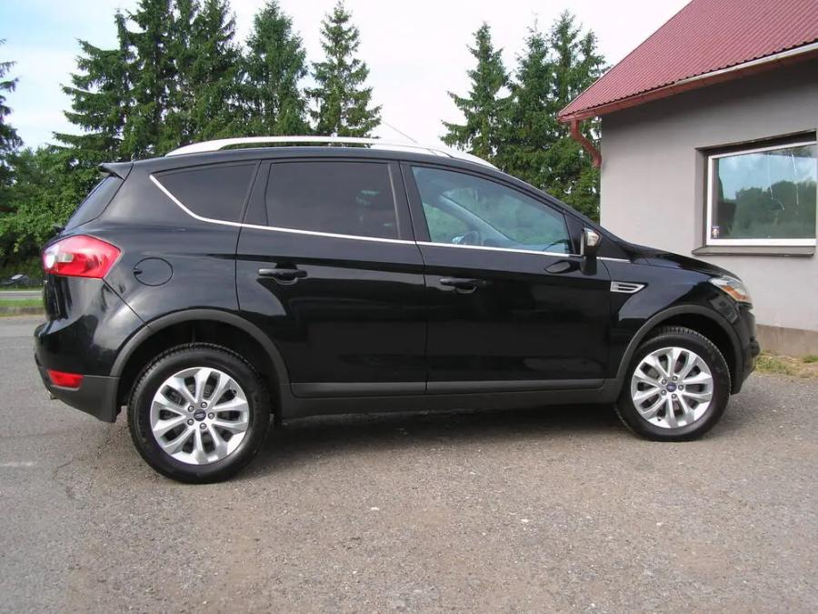 Black Ford Kuga 2009 in Sigulda, with an engine capacity of 2.00 L and mileage of 215 thousand km for 7250 €, photo 4 on AUTOMOTO.COM.LV