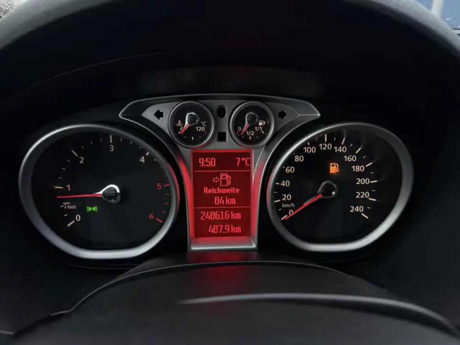 Melns Ford Kuga 2010 Rīga, ar dzinēja tilpumu 2.00 L un nobraukumu 249 tūkst. km par 3500 €, foto 16 vietnē AUTOMOTO.COM.LV