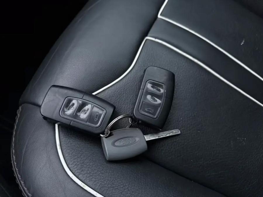 Melns Ford Kuga 2010 Rīga, ar dzinēja tilpumu 2.00 L un nobraukumu 249 tūkst. km par 3500 €, foto 17 vietnē AUTOMOTO.COM.LV