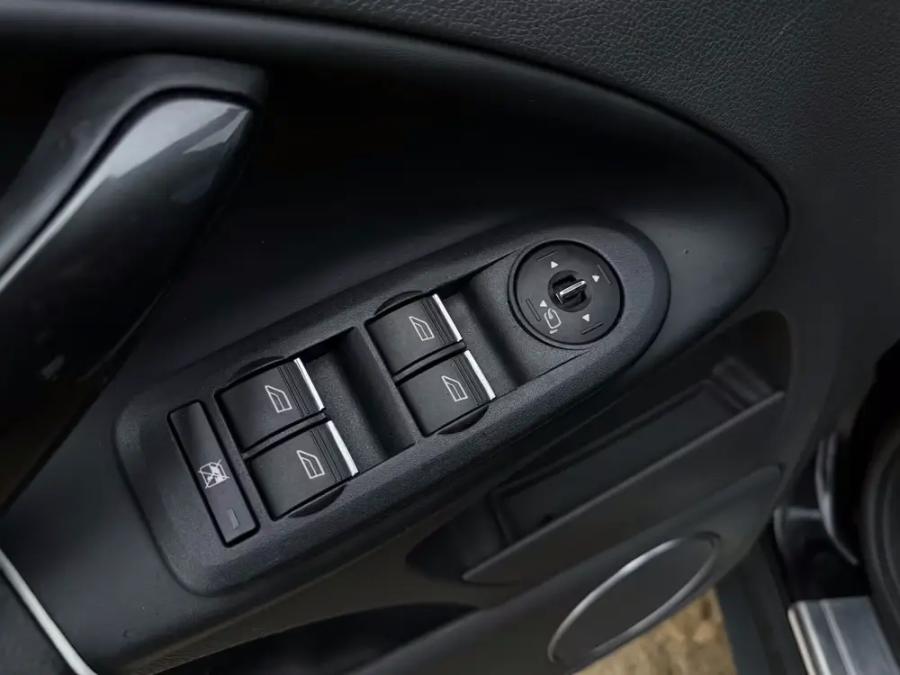 Melns Ford Kuga 2010 Rīga, ar dzinēja tilpumu 2.00 L un nobraukumu 249 tūkst. km par 3500 €, foto 21 vietnē AUTOMOTO.COM.LV