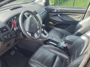 Black Ford Kuga 2010 in Riga, with an engine capacity of 2.50 L and mileage of 132 thousand km for 7200 €, photo 8 on AUTOMOTO.COM.LV