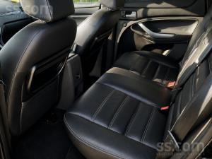 Black Ford Kuga 2010 in Riga, with an engine capacity of 2.50 L and mileage of 132 thousand km for 6800 €, photo 8 on AUTOMOTO.COM.LV