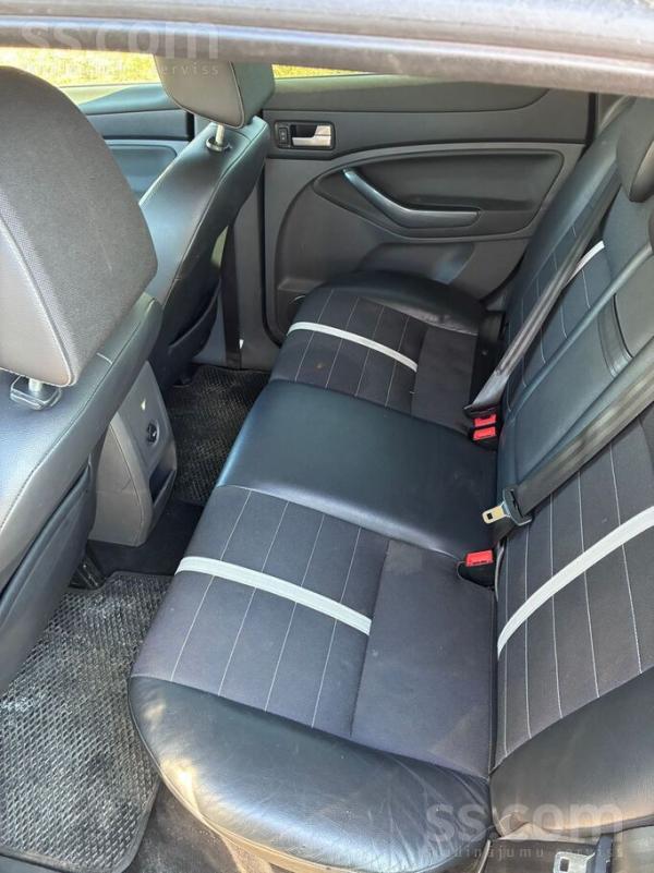 Black Ford Kuga 2011 in Tukums, with an engine capacity of 2.00 L and mileage of 208 thousand km for 4900 €, photo 5 on AUTOMOTO.COM.LV