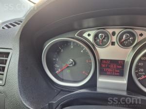 Melns Ford Kuga 2011 Daugavpils, ar dzinēja tilpumu 2.00 L un nobraukumu 186 tūkst. km par 5500 €, foto 16 vietnē AUTOMOTO.COM.LV