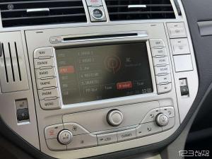 Black Ford Kuga 2011 in Taurage, with an engine capacity of 2.00 L and mileage of 289 thousand km for 5900 €, photo 21 on AUTOMOTO.COM.LV