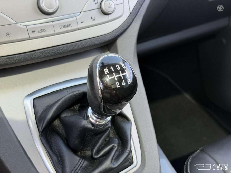 Black Ford Kuga 2011 in Taurage, with an engine capacity of 2.00 L and mileage of 289 thousand km for 5900 €, photo 22 on AUTOMOTO.COM.LV