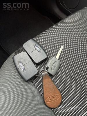 Melns Ford Kuga 2011 Ventspils, ar dzinēja tilpumu 2.00 L un nobraukumu 288 tūkst. km par 5590 €, foto 23 vietnē AUTOMOTO.COM.LV
