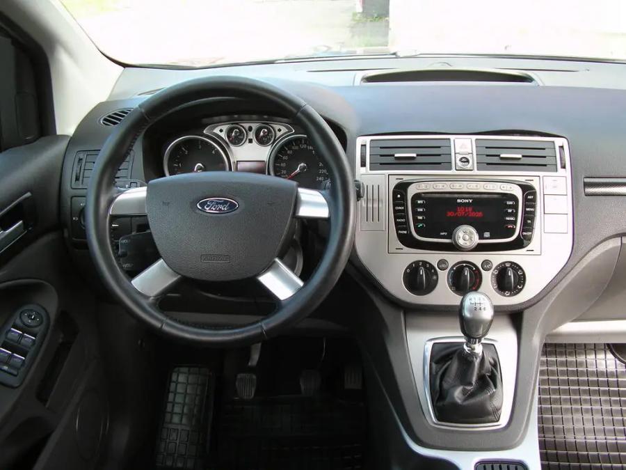Black Ford Kuga 2011 in Sigulda, with an engine capacity of 2.00 L and mileage of 331 thousand km for 5450 €, photo 15 on AUTOMOTO.COM.LV