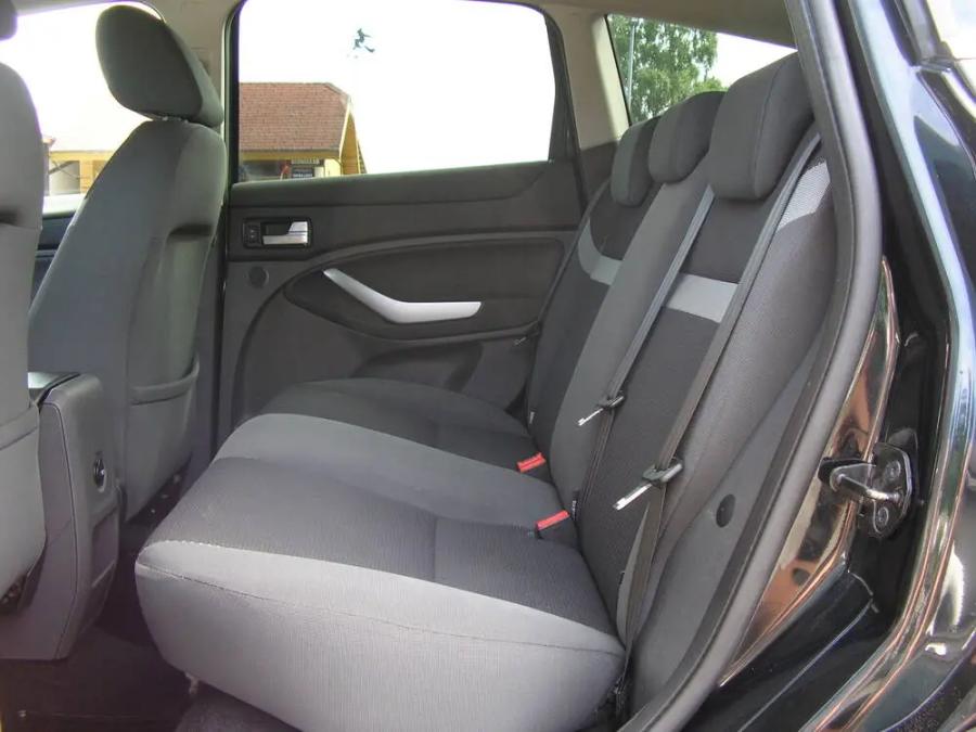 Black Ford Kuga 2011 in Sigulda, with an engine capacity of 2.00 L and mileage of 331 thousand km for 5450 €, photo 18 on AUTOMOTO.COM.LV