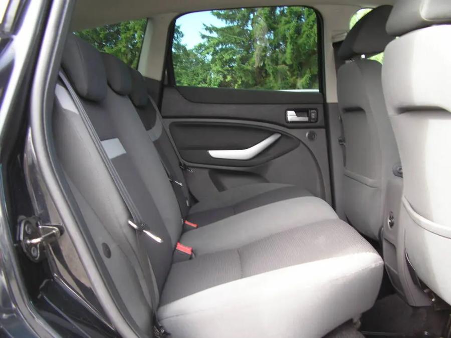 Black Ford Kuga 2011 in Sigulda, with an engine capacity of 2.00 L and mileage of 331 thousand km for 5450 €, photo 22 on AUTOMOTO.COM.LV