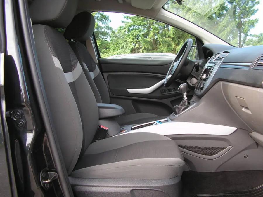 Black Ford Kuga 2011 in Sigulda, with an engine capacity of 2.00 L and mileage of 331 thousand km for 5450 €, photo 24 on AUTOMOTO.COM.LV