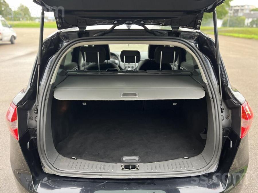 Melns Ford Kuga 2011 Jēkabpils, ar dzinēja tilpumu 2.00 L un nobraukumu 226 tūkst. km par 6400 €, foto 12 vietnē AUTOMOTO.COM.LV
