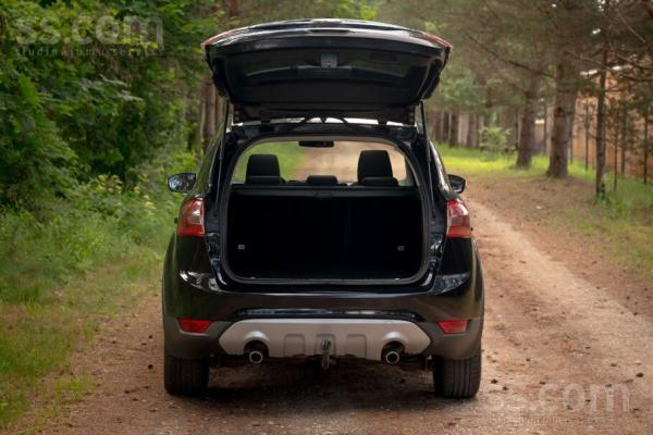 Black Ford Kuga 2012 in Tukums, with an engine capacity of 2.00 L and mileage of 282 thousand km for 5790 €, photo 6 on AUTOMOTO.COM.LV