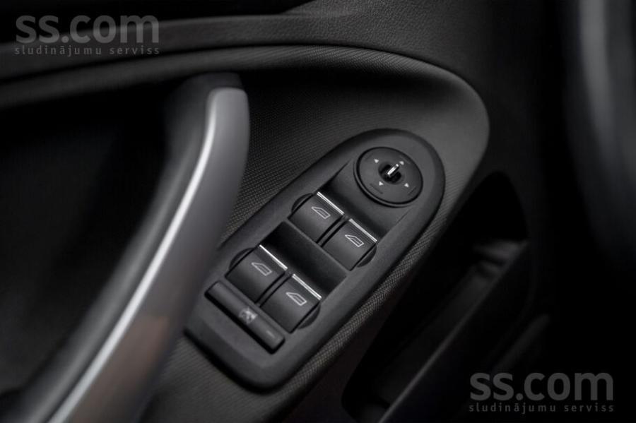 Melns Ford Kuga 2012 Tukums, ar dzinēja tilpumu 2.00 L un nobraukumu 282 tūkst. km par 5790 €, foto 14 vietnē AUTOMOTO.COM.LV