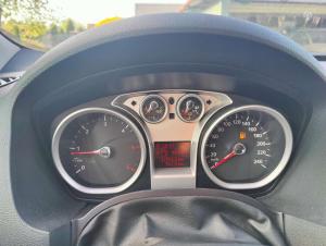 Black Ford Kuga 2012 in Kedainiai, with an engine capacity of 2.00 L and mileage of 176 thousand km for 6099 €, photo 4 on AUTOMOTO.COM.LV