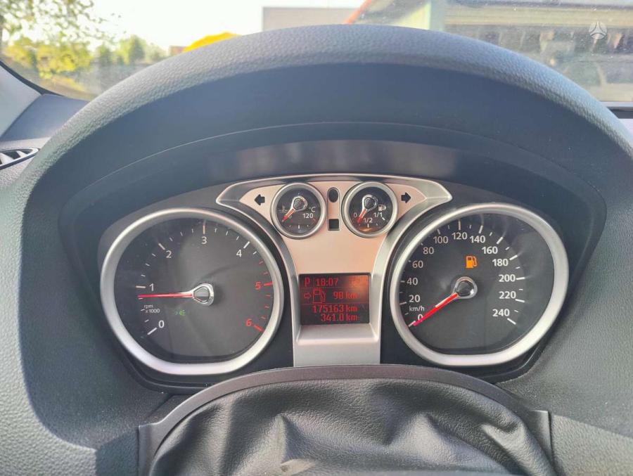 Black Ford Kuga 2012 in Kedainiai, with an engine capacity of 2.00 L and mileage of 176 thousand km for 6099 €, photo 4 on AUTOMOTO.COM.LV