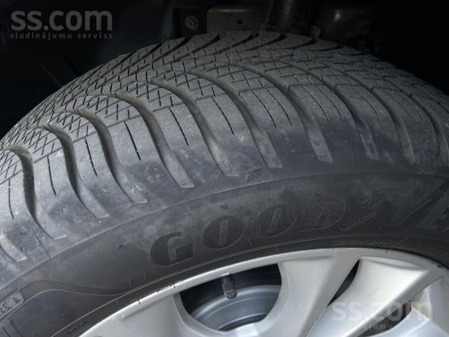 Melns Ford Kuga 2012 Rīga, ar dzinēja tilpumu 2.00 L un nobraukumu 236 tūkst. km par 6800 €, foto 23 vietnē AUTOMOTO.COM.LV