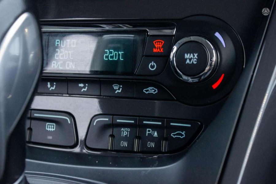 Black Ford Kuga 2013 in Kaunas, with an engine capacity of 2.00 L and mileage of 193 thousand km for 8200 €, photo 17 on AUTOMOTO.COM.LV