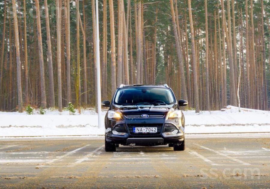 Black Ford Kuga 2013 in Riga, with an engine capacity of 2.00 L and mileage of 213 thousand km for 7590 €, photo 3 on AUTOMOTO.COM.LV