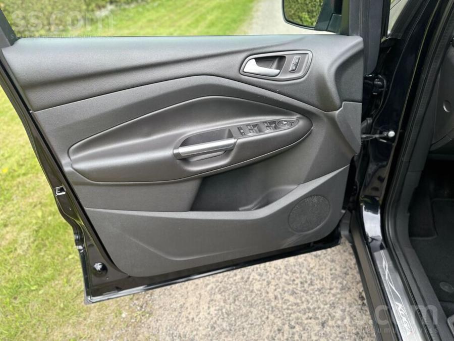 Melns Ford Kuga 2013 Talsi, ar dzinēja tilpumu 2.00 L un nobraukumu 173 tūkst. km par 8970 €, foto 9 vietnē AUTOMOTO.COM.LV