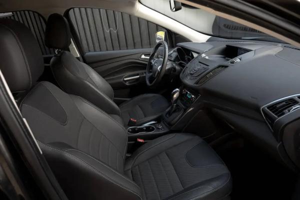 Black Ford Kuga 2013 in Jelgava, with an engine capacity of 2.00 L and mileage of 246 thousand km for 9600 €, photo 8 on AUTOMOTO.COM.LV