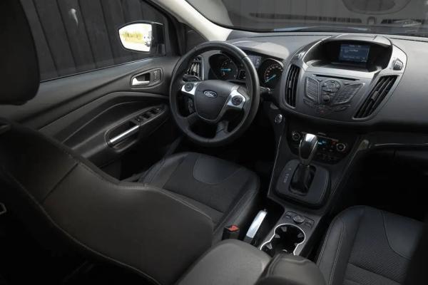 Black Ford Kuga 2013 in Jelgava, with an engine capacity of 2.00 L and mileage of 246 thousand km for 9600 €, photo 10 on AUTOMOTO.COM.LV
