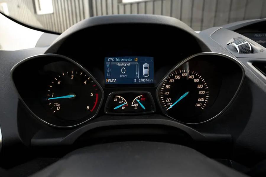 Melns Ford Kuga 2013 Jelgava, ar dzinēja tilpumu 2.00 L un nobraukumu 246 tūkst. km par 9600 €, foto 16 vietnē AUTOMOTO.COM.LV