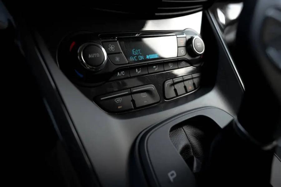 Melns Ford Kuga 2013 Jelgava, ar dzinēja tilpumu 2.00 L un nobraukumu 246 tūkst. km par 9600 €, foto 18 vietnē AUTOMOTO.COM.LV