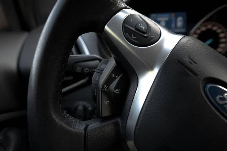 Melns Ford Kuga 2013 Jelgava, ar dzinēja tilpumu 2.00 L un nobraukumu 246 tūkst. km par 9600 €, foto 19 vietnē AUTOMOTO.COM.LV
