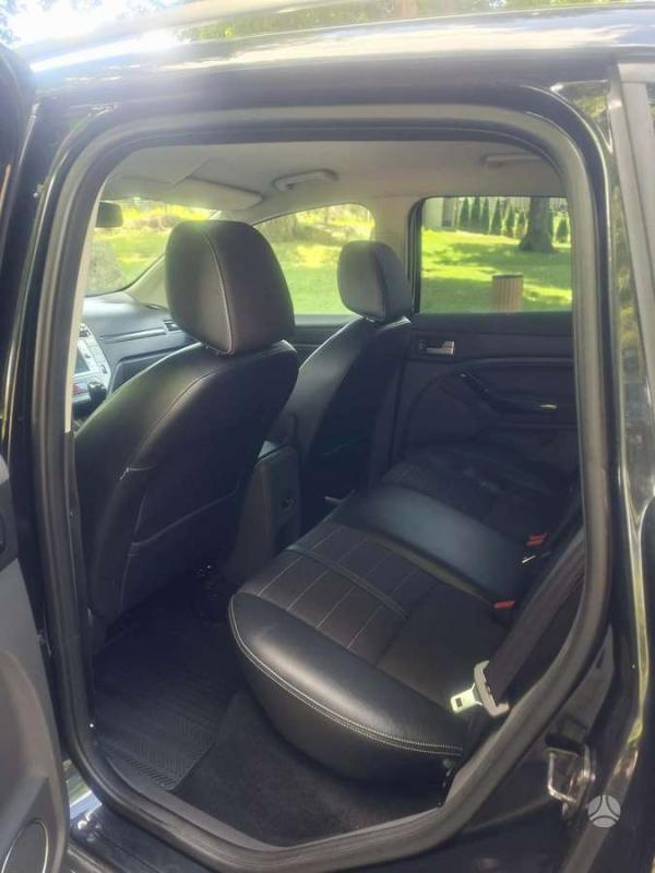 Black Ford Kuga 2013 in Kursenai, with an engine capacity of 2.00 L and mileage of 322 thousand km for 4500 €, photo 7 on AUTOMOTO.COM.LV