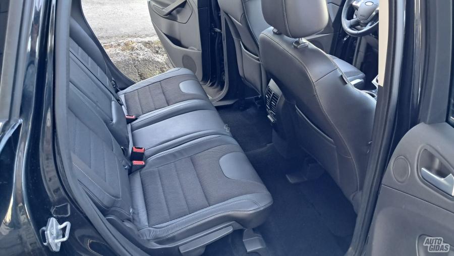 Black Ford Kuga 2013 in Klaipeda, with an engine capacity of 2.00 L and mileage of 277 thousand km for 6920 €, photo 21 on AUTOMOTO.COM.LV