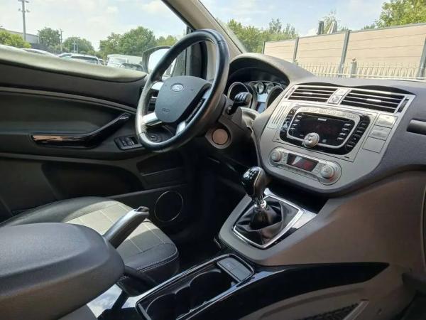 Black Ford Kuga 2013 in Limbazi, with an engine capacity of 2.00 L and mileage of 242 thousand km for 6150 €, photo 8 on AUTOMOTO.COM.LV